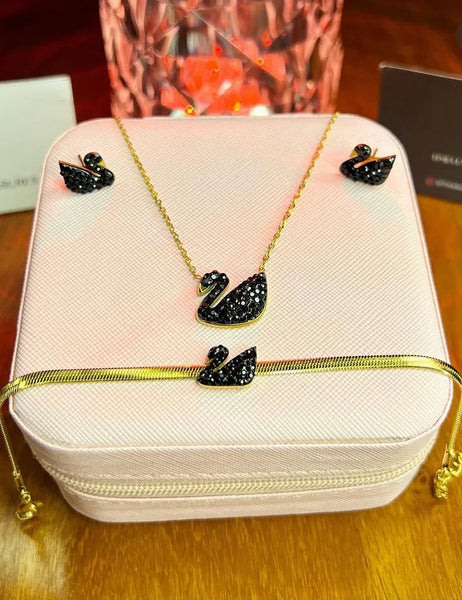 Black Swan Set with Snake Chain Bracelet – trendifypk