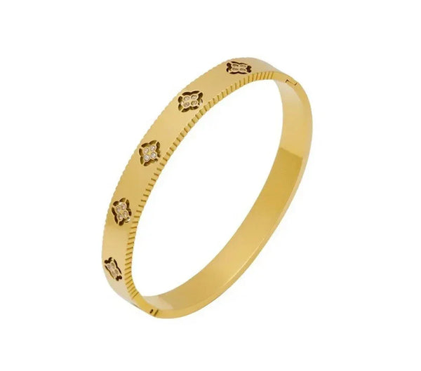 Hollow Four Leaf Clover Rhinestone Bangle – trendifypk
